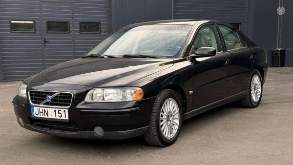 Melns Volvo S60 2004 Viļņa, ar dzinēja tilpumu 2.44 L un nobraukumu 345 tūkst. km par 1200 €, foto 1 vietnē AUTOMOTO.COM.LV
