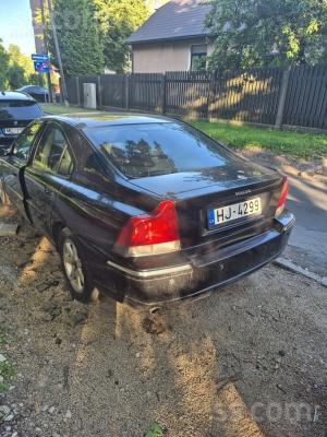Melns Volvo S60 2004 Rīga, ar dzinēja tilpumu 2.40 L un nobraukumu 440 tūkst. km par 700 €, foto 3 vietnē AUTOMOTO.COM.LV