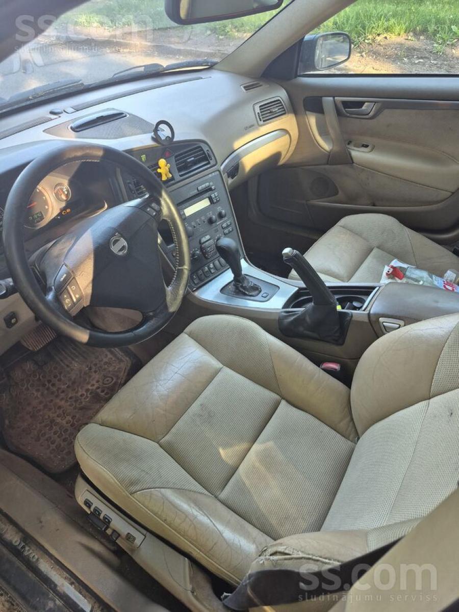 Melns Volvo S60 2004 Rīga, ar dzinēja tilpumu 2.40 L un nobraukumu 440 tūkst. km par 700 €, foto 5 vietnē AUTOMOTO.COM.LV
