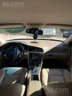Black Volvo S60 2004 in Riga, with an engine capacity of 2.40 L and mileage of 375 thousand km for 2600 €, photo 5 on AUTOMOTO.COM.LV