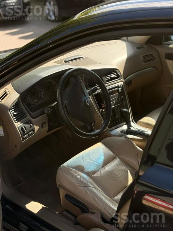Melns Volvo S60 2004 Rīga, ar dzinēja tilpumu 2.40 L un nobraukumu 375 tūkst. km par 2600 €, foto 5 vietnē AUTOMOTO.COM.LV