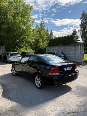Black Volvo S60 2004 in Riga, with an engine capacity of 2.40 L and mileage of 375 thousand km for 2600 €, photo 12 on AUTOMOTO.COM.LV