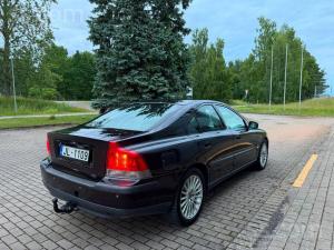 Melns Volvo S60 2004 Tukums, ar dzinēja tilpumu 2.40 L un nobraukumu 327 tūkst. km par 2000 €, foto 3 vietnē AUTOMOTO.COM.LV