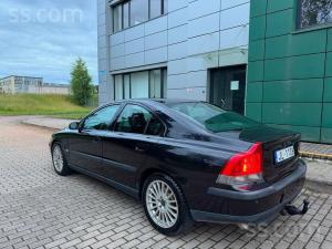 Melns Volvo S60 2004 Tukums, ar dzinēja tilpumu 2.40 L un nobraukumu 327 tūkst. km par 2000 €, foto 4 vietnē AUTOMOTO.COM.LV