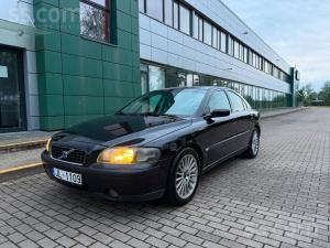 Melns Volvo S60 2004 Tukums, ar dzinēja tilpumu 2.40 L un nobraukumu 327 tūkst. km par 2000 €, foto 5 vietnē AUTOMOTO.COM.LV