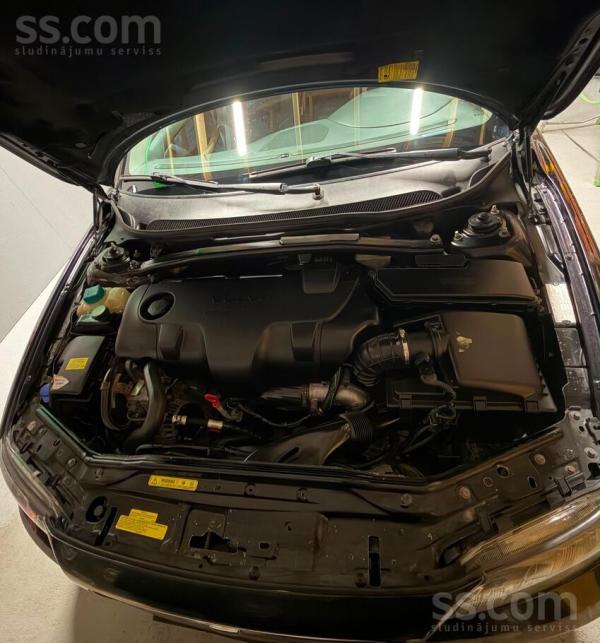 Melns Volvo S60 2004 Tukums, ar dzinēja tilpumu 2.40 L un nobraukumu 327 tūkst. km par 2000 €, foto 10 vietnē AUTOMOTO.COM.LV
