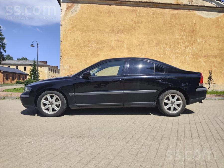 Melns Volvo S60 2004 Daugavpils, ar dzinēja tilpumu 2.40 L un nobraukumu 280 tūkst. km par 2350 €, foto 3 vietnē AUTOMOTO.COM.LV