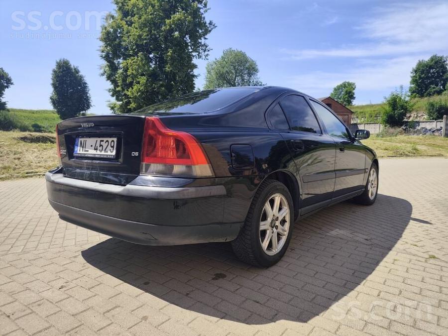 Melns Volvo S60 2004 Daugavpils, ar dzinēja tilpumu 2.40 L un nobraukumu 280 tūkst. km par 2350 €, foto 5 vietnē AUTOMOTO.COM.LV