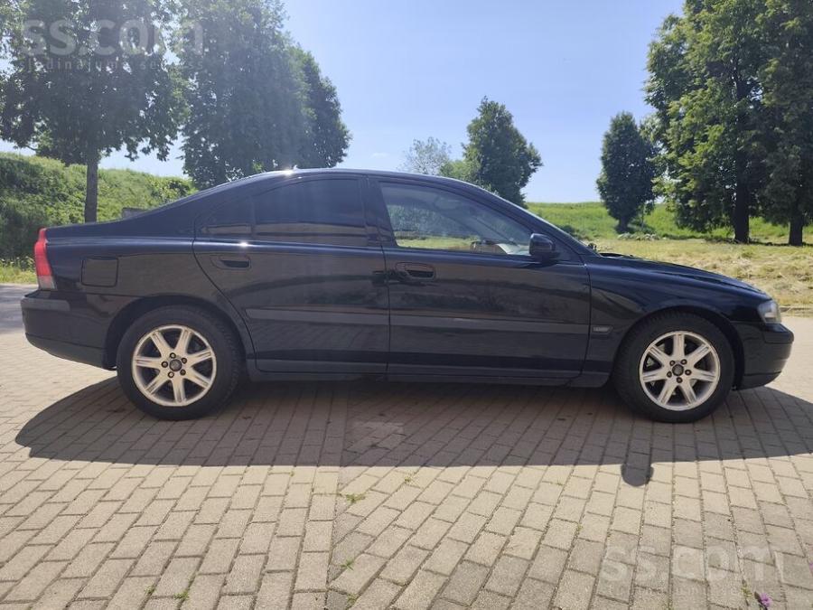 Melns Volvo S60 2004 Daugavpils, ar dzinēja tilpumu 2.40 L un nobraukumu 280 tūkst. km par 2350 €, foto 6 vietnē AUTOMOTO.COM.LV