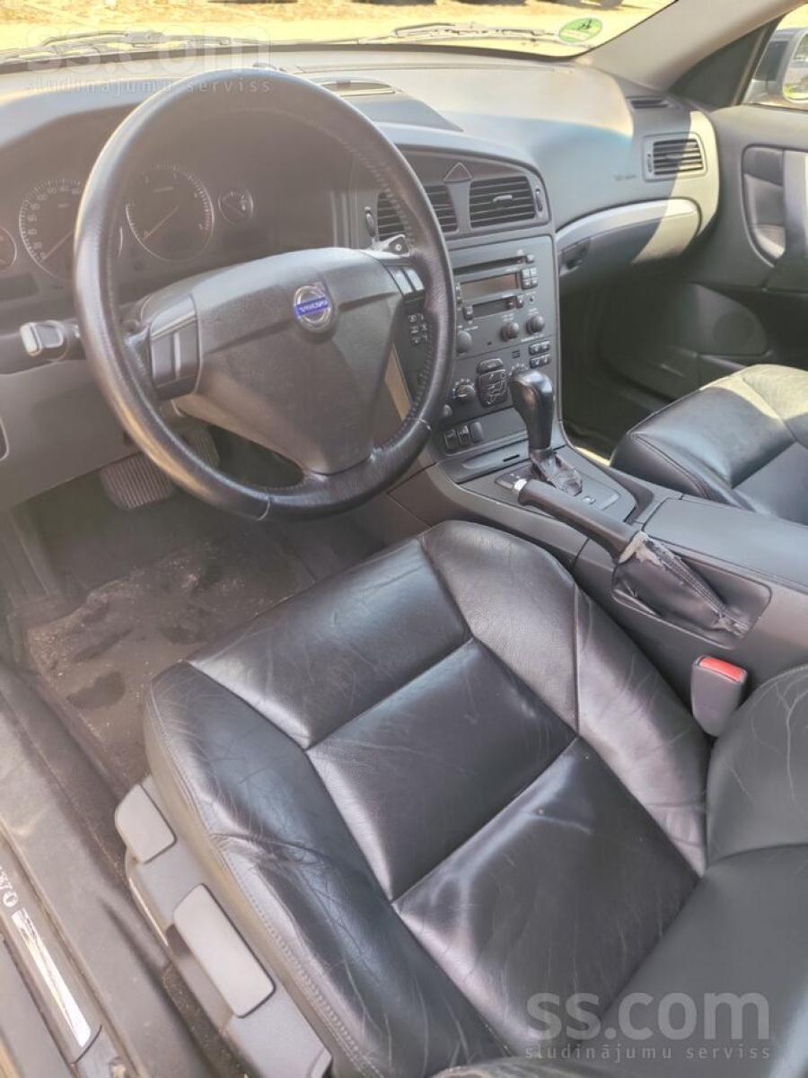Melns Volvo S60 2004 Daugavpils, ar dzinēja tilpumu 2.40 L un nobraukumu 280 tūkst. km par 2350 €, foto 10 vietnē AUTOMOTO.COM.LV
