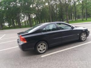 Black Volvo S60 2004 in Aluksne, with an engine capacity of 2.40 L and mileage of 282 thousand km for 2100 €, photo  on AUTOMOTO.COM.LV