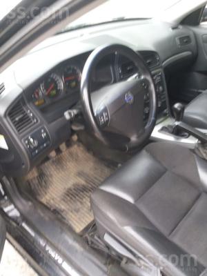 Black Volvo S60 2004 in Aluksne, with an engine capacity of 2.40 L and mileage of 282 thousand km for 2100 €, photo 3 on AUTOMOTO.COM.LV