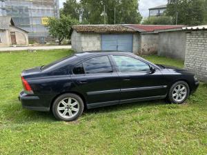 Black Volvo S60 2004 in Tukums, with an engine capacity of 2.40 L and mileage of 344 thousand km for 1550 €, photo 3 on AUTOMOTO.COM.LV