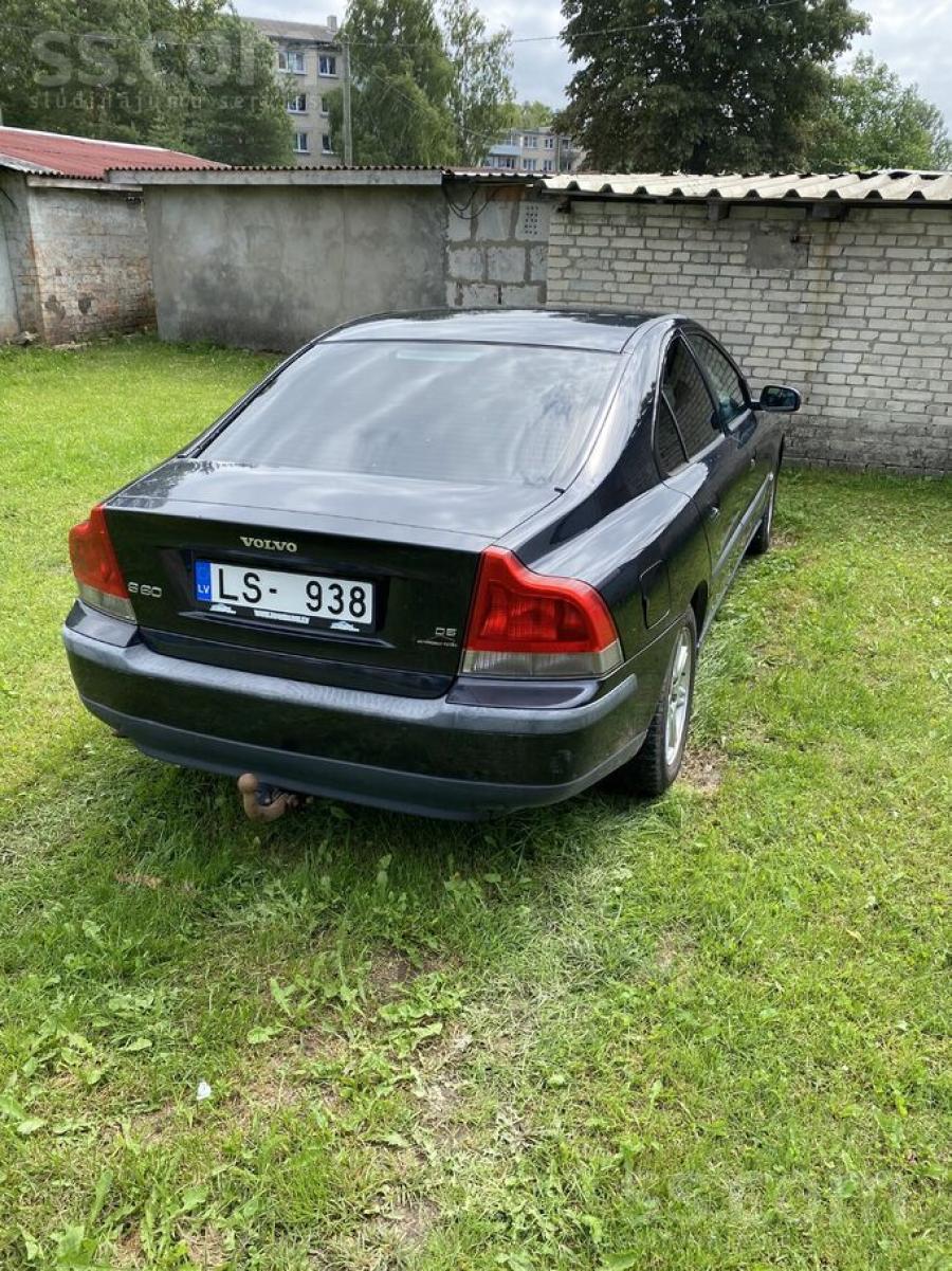 Black Volvo S60 2004 in Tukums, with an engine capacity of 2.40 L and mileage of 344 thousand km for 1550 €, photo 5 on AUTOMOTO.COM.LV