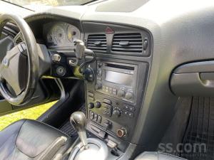 Black Volvo S60 2004 in Tukums, with an engine capacity of 2.40 L and mileage of 344 thousand km for 1550 €, photo 8 on AUTOMOTO.COM.LV