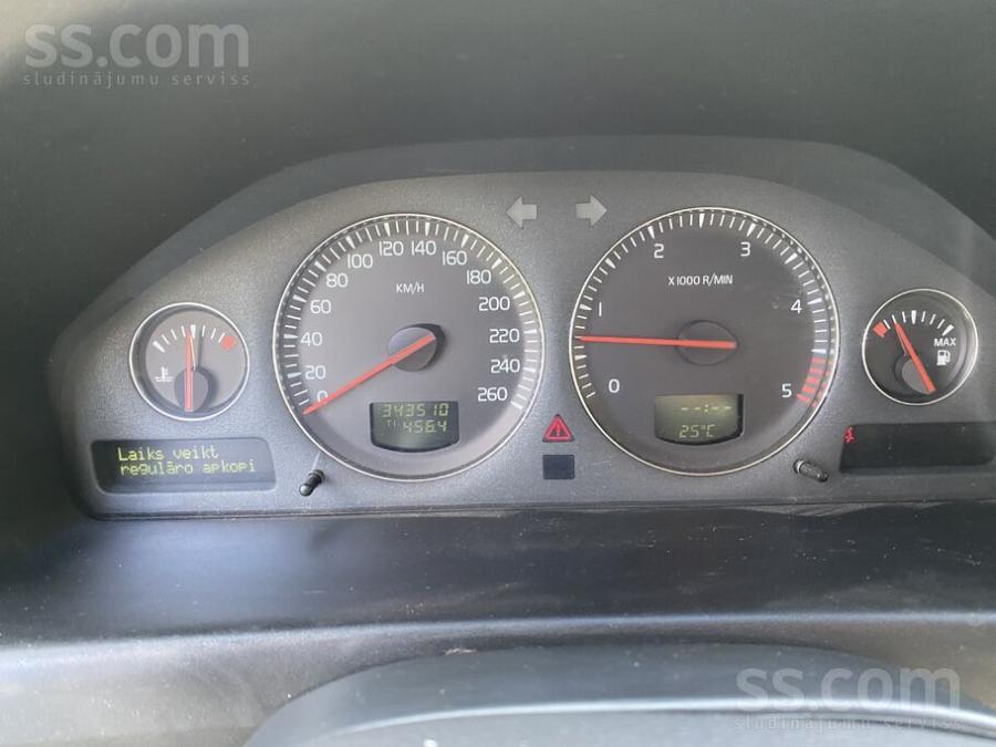 Black Volvo S60 2004 in Tukums, with an engine capacity of 2.40 L and mileage of 344 thousand km for 1550 €, photo 9 on AUTOMOTO.COM.LV