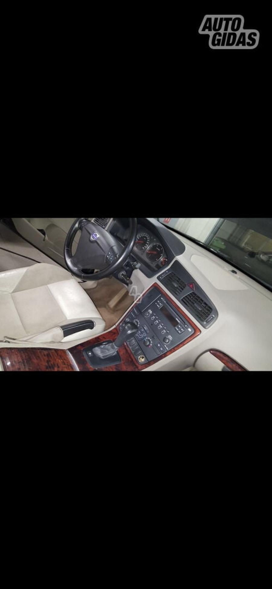 Black Volvo S60 2004 in Vilnius, with an engine capacity of 2.40 L and mileage of 261 thousand km for 1100 €, photo 10 on AUTOMOTO.COM.LV