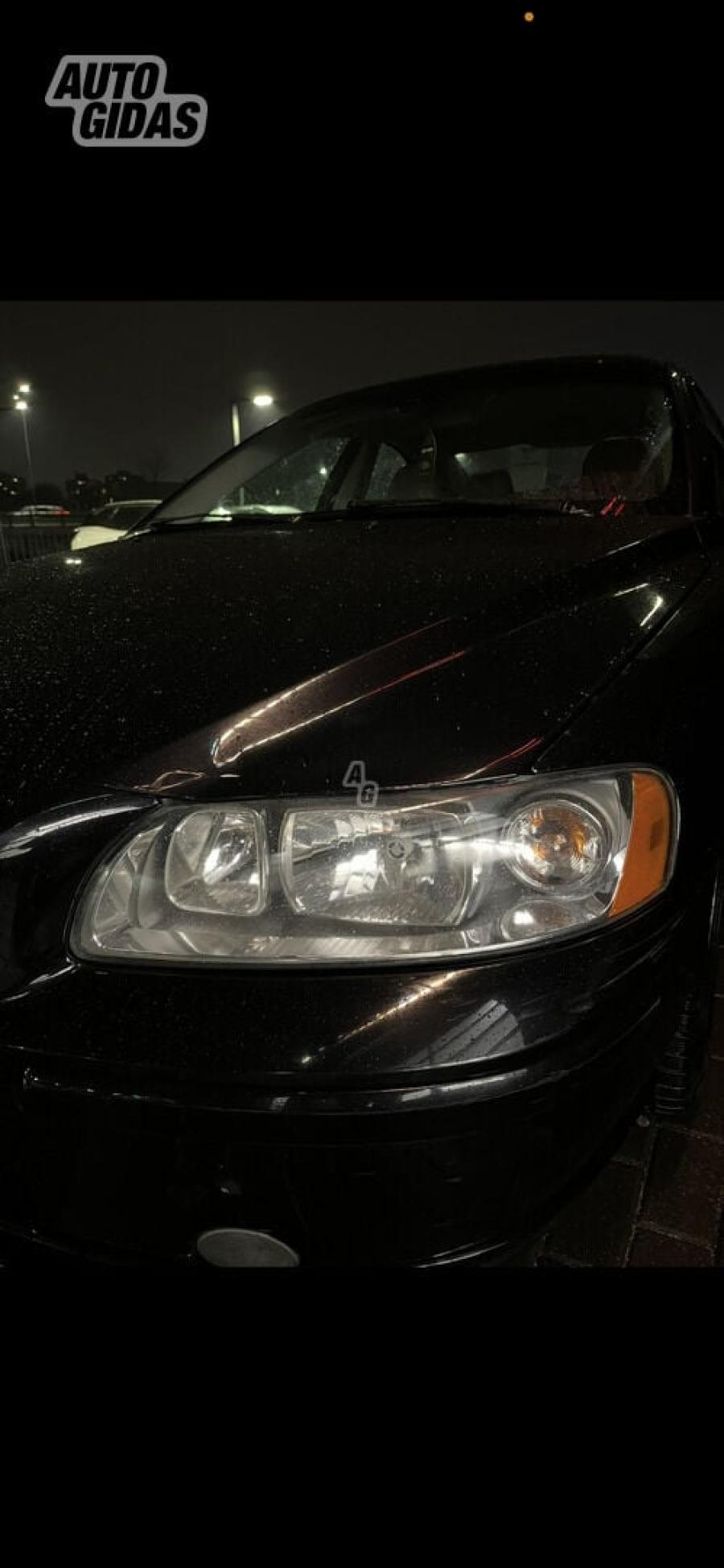 Black Volvo S60 2004 in Vilnius, with an engine capacity of 2.40 L and mileage of 261 thousand km for 1100 €, photo 12 on AUTOMOTO.COM.LV