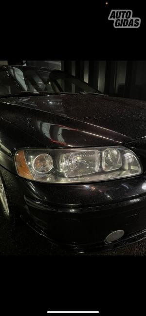 Black Volvo S60 2004 in Vilnius, with an engine capacity of 2.40 L and mileage of 261 thousand km for 1100 €, photo 13 on AUTOMOTO.COM.LV