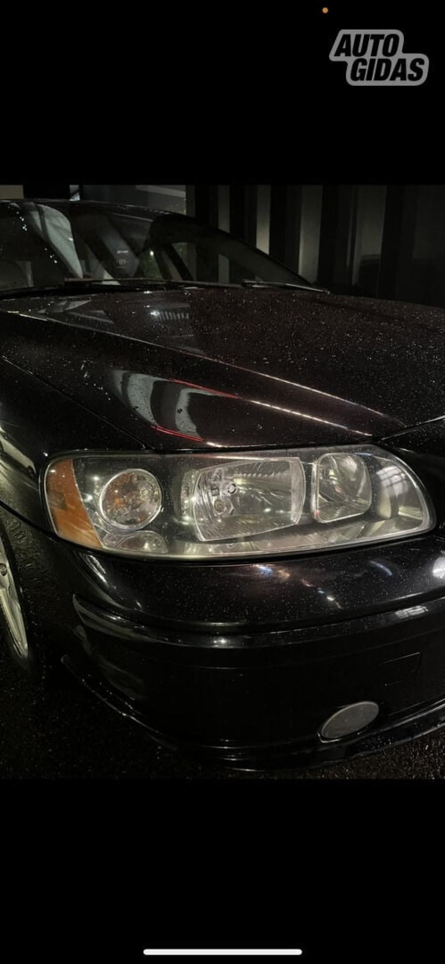Black Volvo S60 2004 in Vilnius, with an engine capacity of 2.40 L and mileage of 261 thousand km for 1100 €, photo 13 on AUTOMOTO.COM.LV