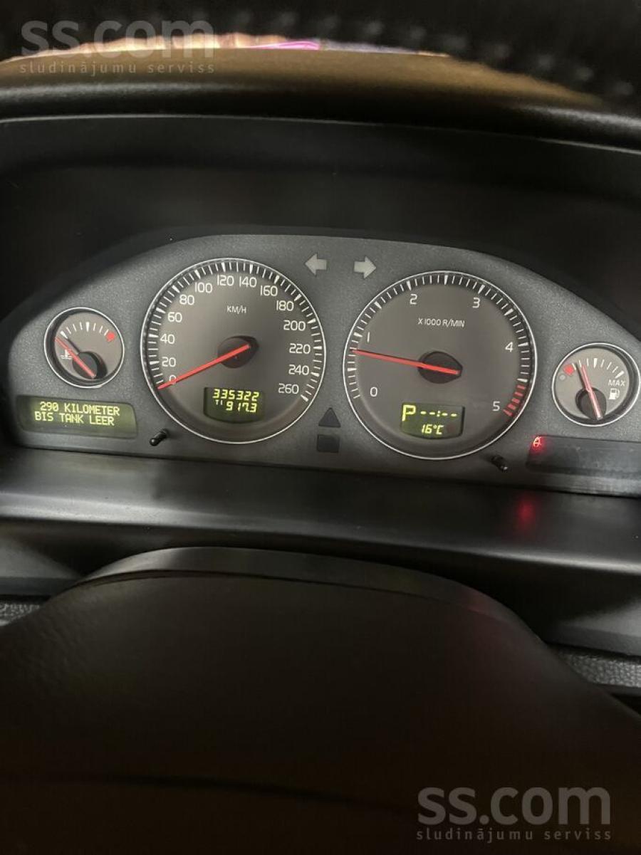Black Volvo S60 2004 in Kraslava, with an engine capacity of 2.40 L and mileage of 335 thousand km for 440 €, photo 1 on AUTOMOTO.COM.LV