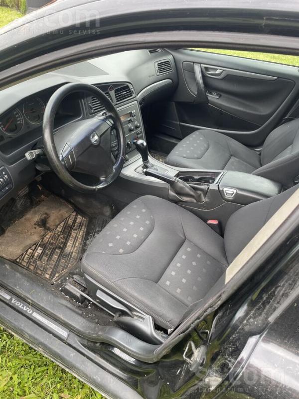 Melns Volvo S60 2004 Krāslava, ar dzinēja tilpumu 2.40 L un nobraukumu 335 tūkst. km par 440 €, foto 2 vietnē AUTOMOTO.COM.LV