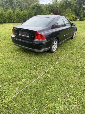 Black Volvo S60 2004 in Kraslava, with an engine capacity of 2.40 L and mileage of 335 thousand km for 440 €, photo 4 on AUTOMOTO.COM.LV