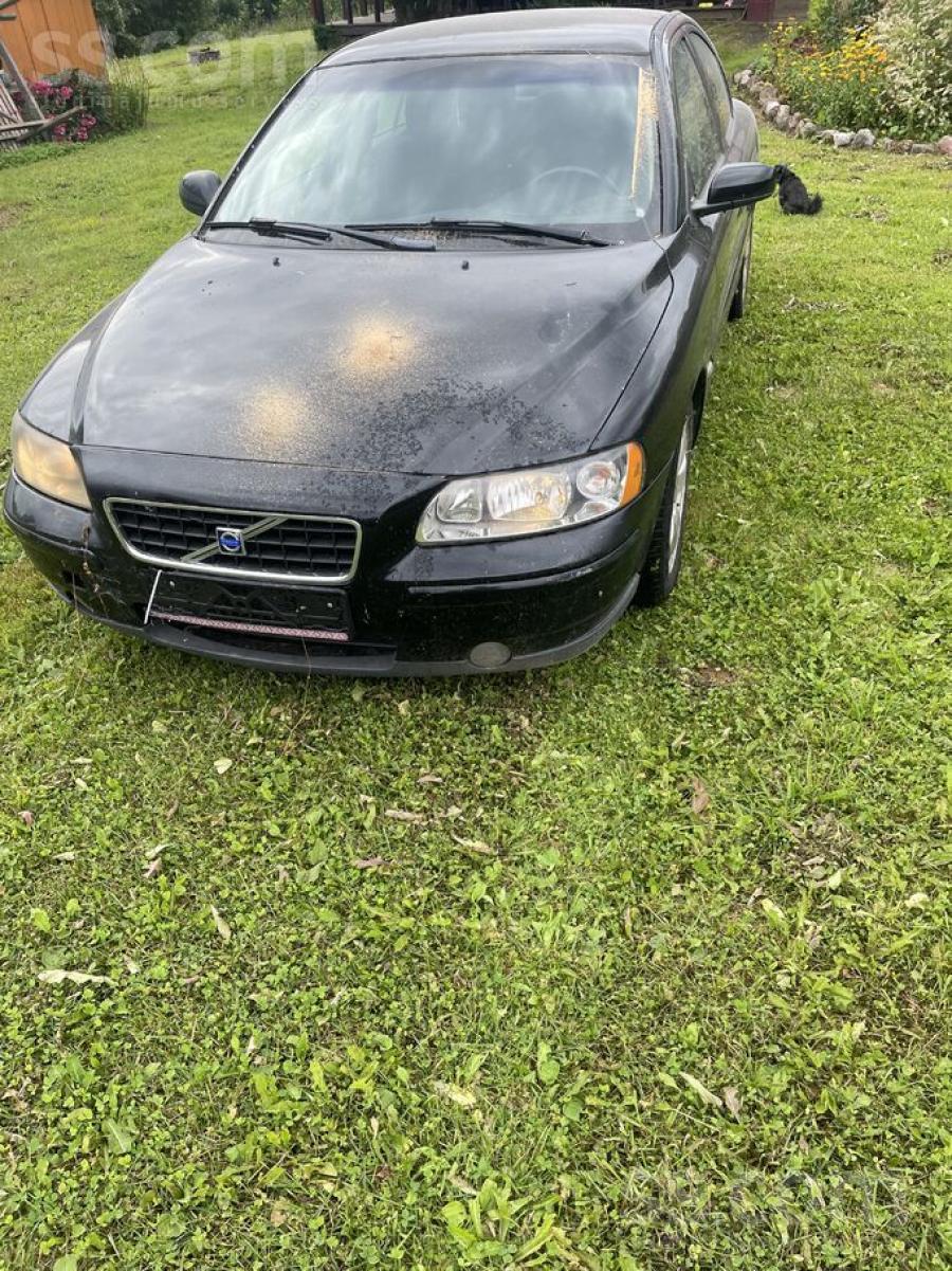 Black Volvo S60 2004 in Kraslava, with an engine capacity of 2.40 L and mileage of 335 thousand km for 440 €, photo 5 on AUTOMOTO.COM.LV