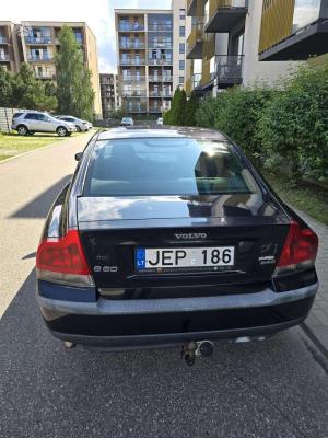Melns Volvo S60 2004 Viļņa, ar dzinēja tilpumu 2.40 L un nobraukumu 330 tūkst. km par 1500 €, foto 5 vietnē AUTOMOTO.COM.LV