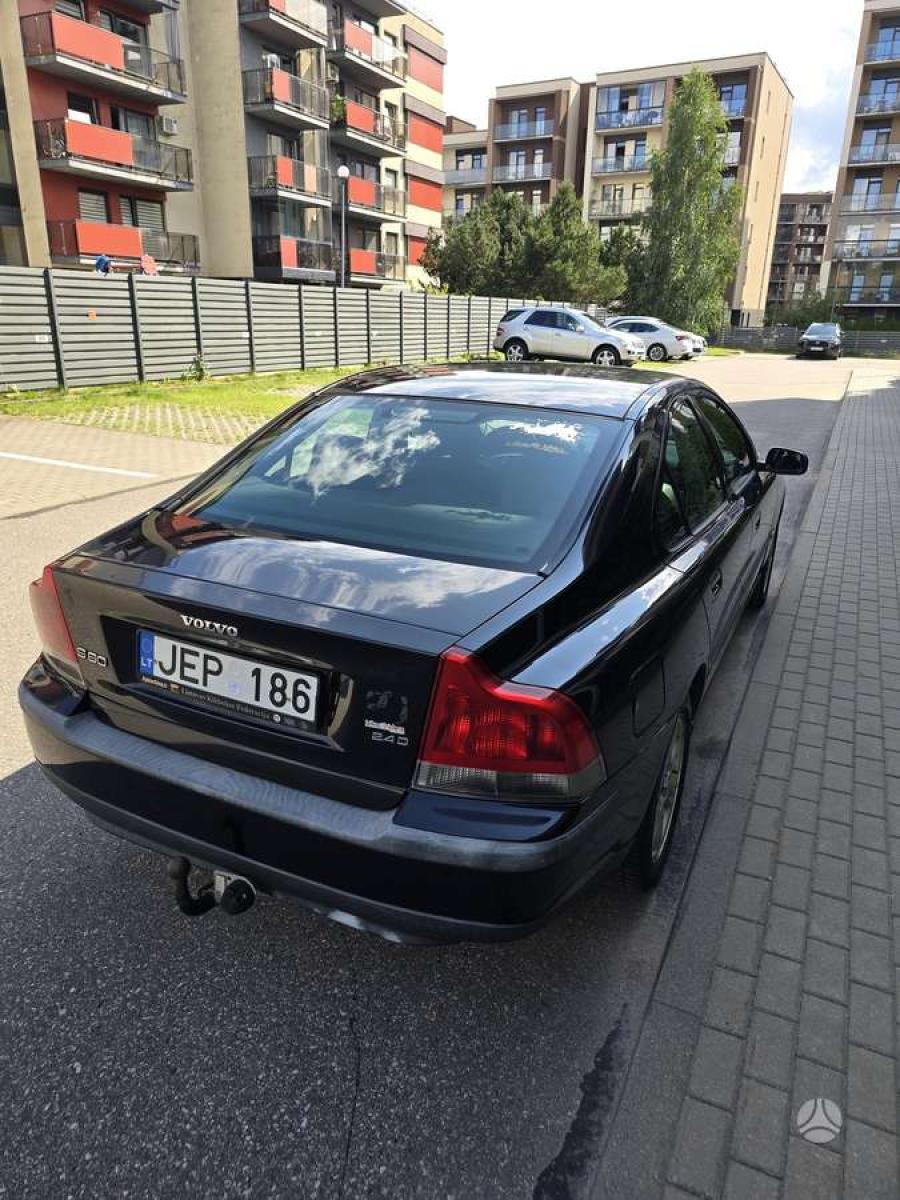 Melns Volvo S60 2004 Viļņa, ar dzinēja tilpumu 2.40 L un nobraukumu 330 tūkst. km par 1500 €, foto 6 vietnē AUTOMOTO.COM.LV