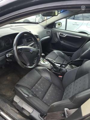 Melns Volvo S60 2004 Viļņa, ar dzinēja tilpumu 2.40 L un nobraukumu 330 tūkst. km par 1500 €, foto 8 vietnē AUTOMOTO.COM.LV