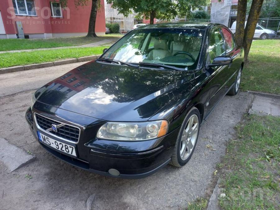 Melns Volvo S60 2004 Jelgava, ar dzinēja tilpumu 2.40 L un nobraukumu 360 tūkst. km par 2000 €, foto 1 vietnē AUTOMOTO.COM.LV