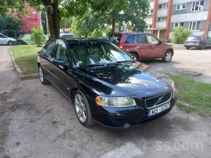 Melns Volvo S60 2004 Jelgava, ar dzinēja tilpumu 2.40 L un nobraukumu 360 tūkst. km par 2000 €, foto 3 vietnē AUTOMOTO.COM.LV