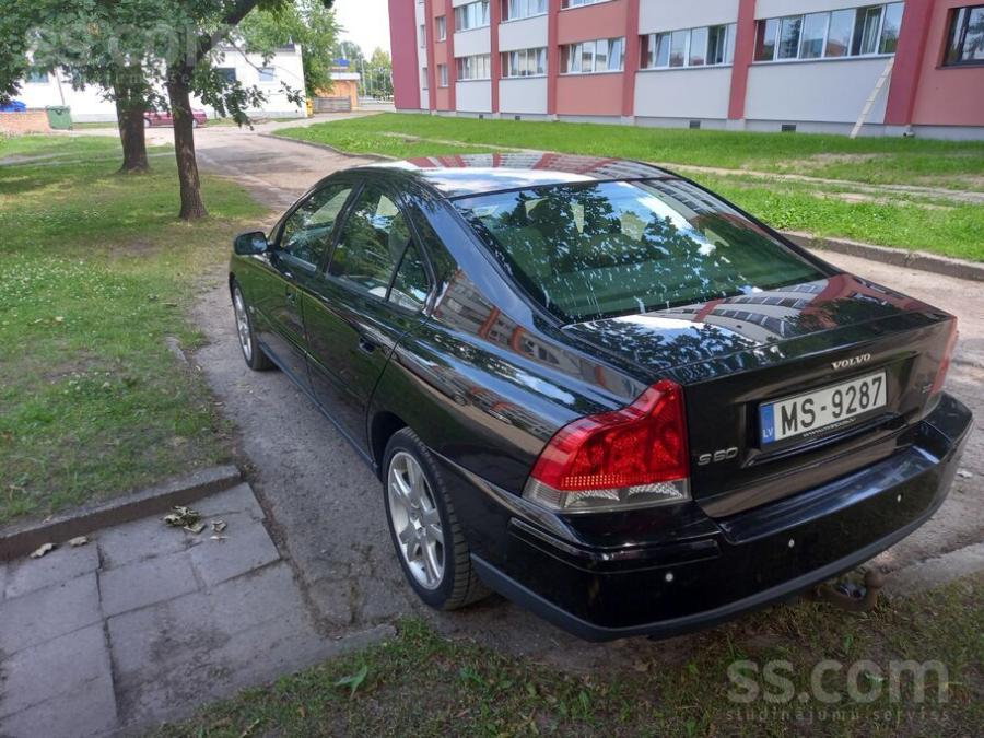 Melns Volvo S60 2004 Jelgava, ar dzinēja tilpumu 2.40 L un nobraukumu 360 tūkst. km par 2000 €, foto 5 vietnē AUTOMOTO.COM.LV