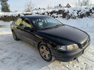 Черный Вольво С60 2004 в Мадона, объемом двигателя 2.40 л и пробегом 288 тыс. км за 1650 €, фото 3 на AUTOMOTO.COM.LV