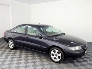 Melns Volvo S60 2004 Tallina, ar dzinēja tilpumu 2.40 L un nobraukumu 269 tūkst. km par 1199 €, foto  vietnē AUTOMOTO.COM.LV