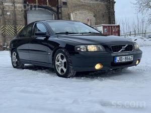 Melns Volvo S60 2004 Rīga, ar dzinēja tilpumu 2.40 L un nobraukumu 350 tūkst. km par 1900 €, foto 3 vietnē AUTOMOTO.COM.LV