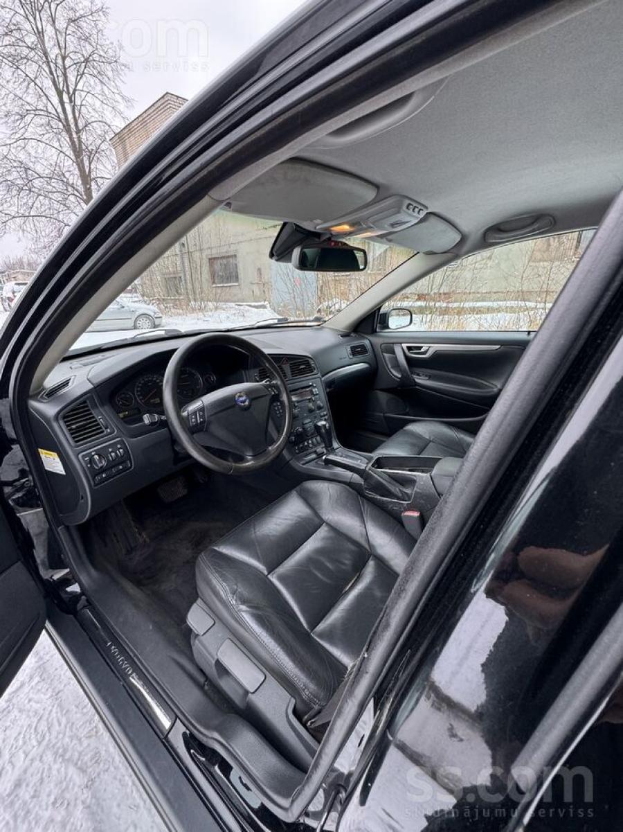 Melns Volvo S60 2004 Rīga, ar dzinēja tilpumu 2.40 L un nobraukumu 350 tūkst. km par 1900 €, foto 6 vietnē AUTOMOTO.COM.LV