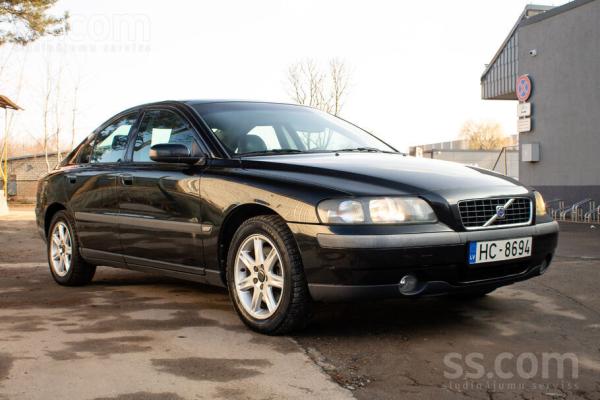 Melns Volvo S60 2004 Jelgava, ar dzinēja tilpumu 2.40 L un nobraukumu 393 tūkst. km par 1890 €, foto 1 vietnē AUTOMOTO.COM.LV