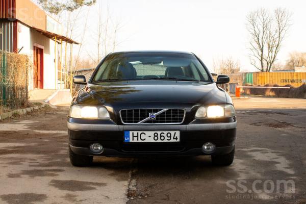 Melns Volvo S60 2004 Jelgava, ar dzinēja tilpumu 2.40 L un nobraukumu 393 tūkst. km par 1890 €, foto 3 vietnē AUTOMOTO.COM.LV
