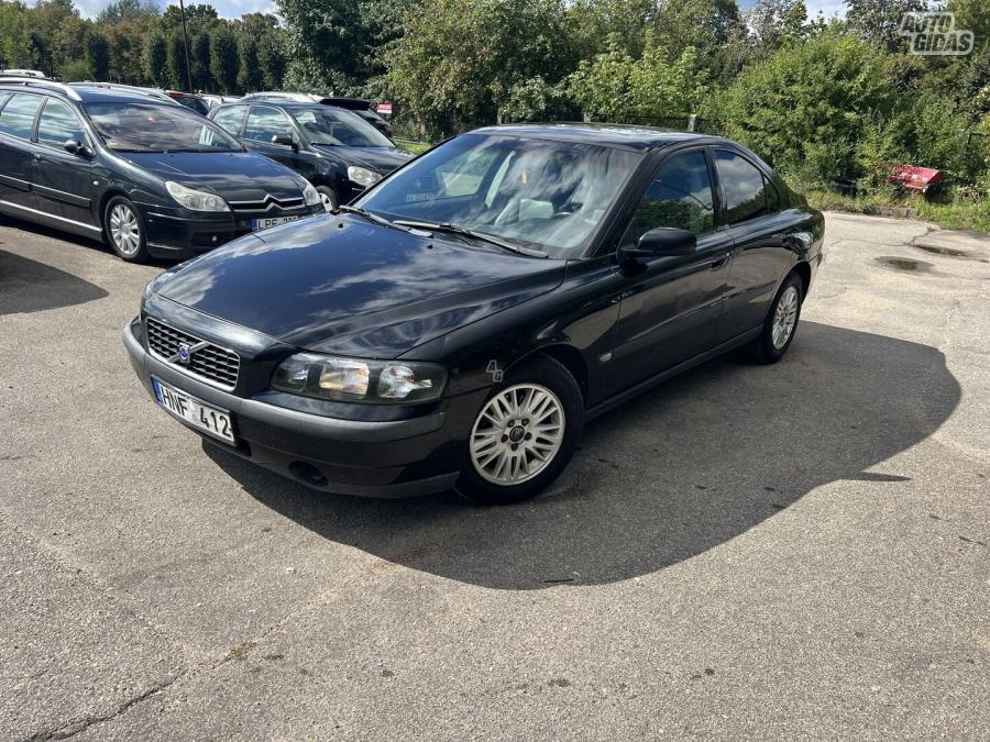 Black Volvo S60 2004 in Siauliai, with an engine capacity of 2.40 L and mileage of 0 thousand km for 799 €, photo 1 on AUTOMOTO.COM.LV