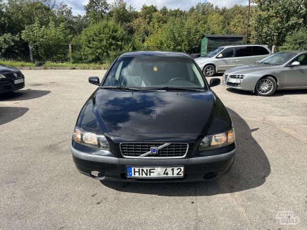 Black Volvo S60 2004 in Siauliai, with an engine capacity of 2.40 L and mileage of 0 thousand km for 799 €, photo 3 on AUTOMOTO.COM.LV