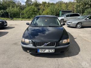 Black Volvo S60 2004 in Siauliai, with an engine capacity of 2.40 L and mileage of 0 thousand km for 799 €, photo 3 on AUTOMOTO.COM.LV