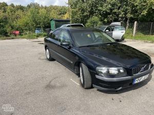 Black Volvo S60 2004 in Siauliai, with an engine capacity of 2.40 L and mileage of 0 thousand km for 799 €, photo 4 on AUTOMOTO.COM.LV