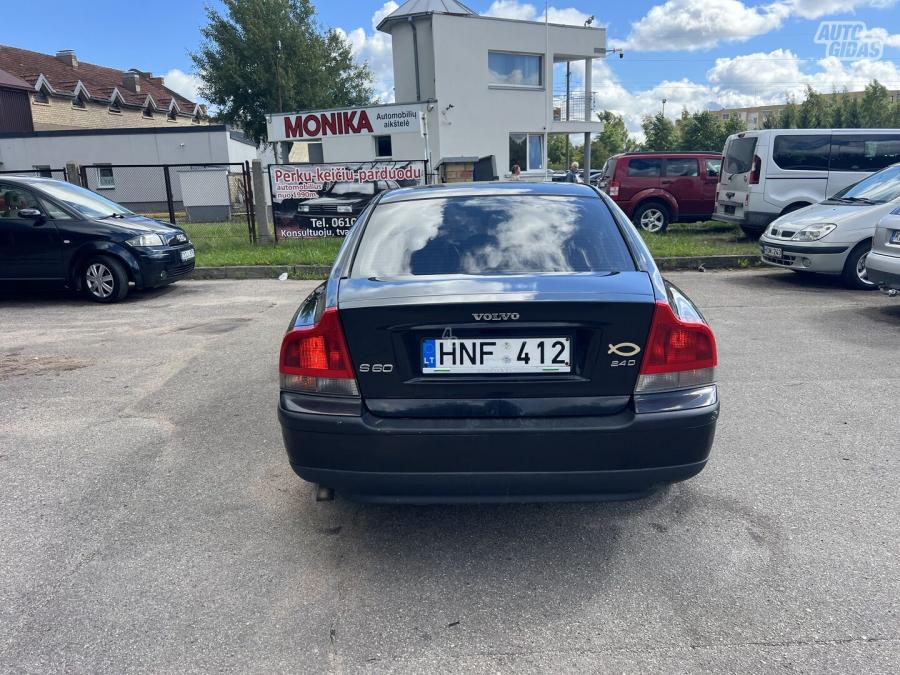 Black Volvo S60 2004 in Siauliai, with an engine capacity of 2.40 L and mileage of 0 thousand km for 799 €, photo 6 on AUTOMOTO.COM.LV