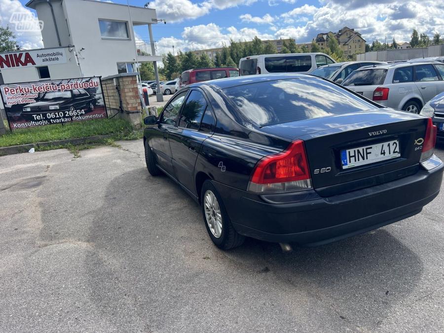 Black Volvo S60 2004 in Siauliai, with an engine capacity of 2.40 L and mileage of 0 thousand km for 799 €, photo 7 on AUTOMOTO.COM.LV