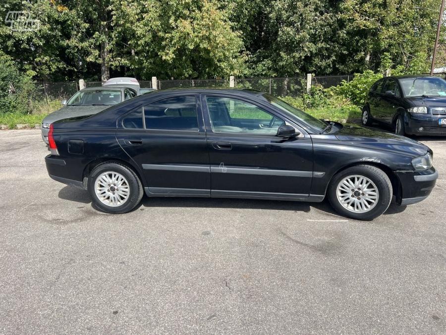 Black Volvo S60 2004 in Siauliai, with an engine capacity of 2.40 L and mileage of 0 thousand km for 799 €, photo 9 on AUTOMOTO.COM.LV