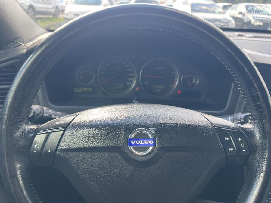 Black Volvo S60 2004 in Siauliai, with an engine capacity of 2.40 L and mileage of 0 thousand km for 799 €, photo 15 on AUTOMOTO.COM.LV