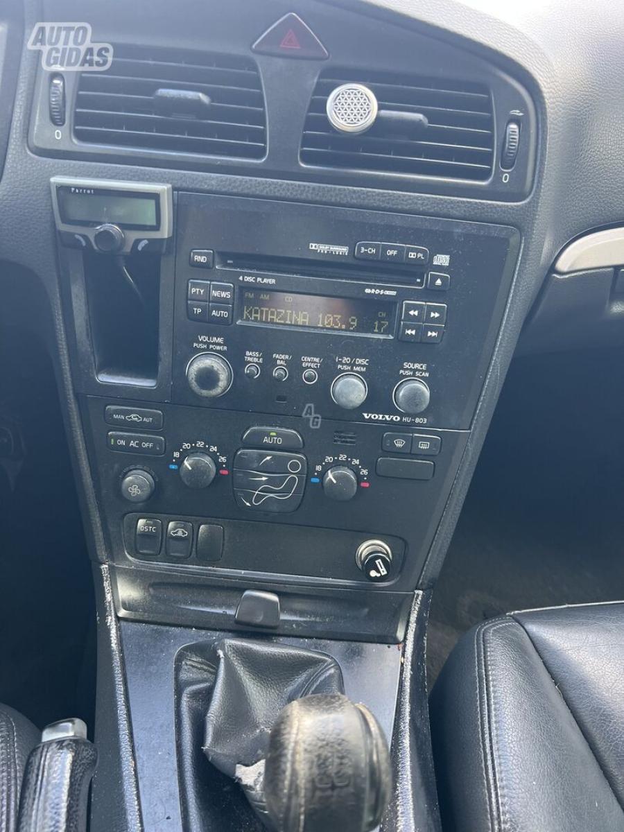 Black Volvo S60 2004 in Siauliai, with an engine capacity of 2.40 L and mileage of 0 thousand km for 799 €, photo 16 on AUTOMOTO.COM.LV
