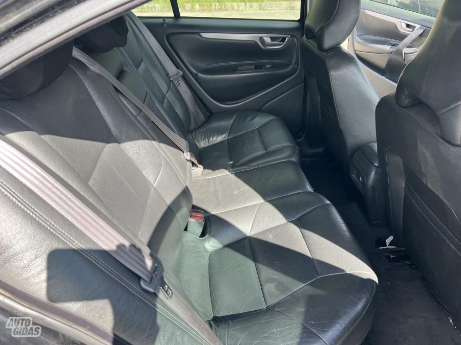 Black Volvo S60 2004 in Siauliai, with an engine capacity of 2.40 L and mileage of 0 thousand km for 799 €, photo 18 on AUTOMOTO.COM.LV